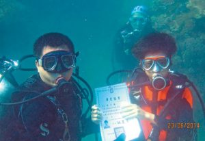 Underwater graduation ceremony - Docsity